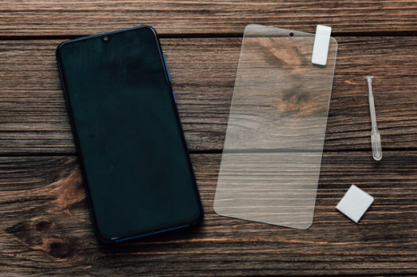 Which Type of Cell Phone Glass Is Right for YOU? Let's Find Out!
